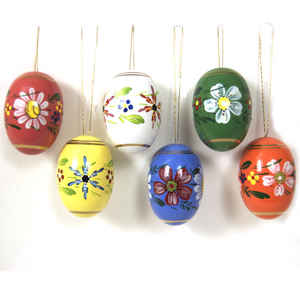 German Easter Decorations from Erzgebirge at The Wooden Wagon